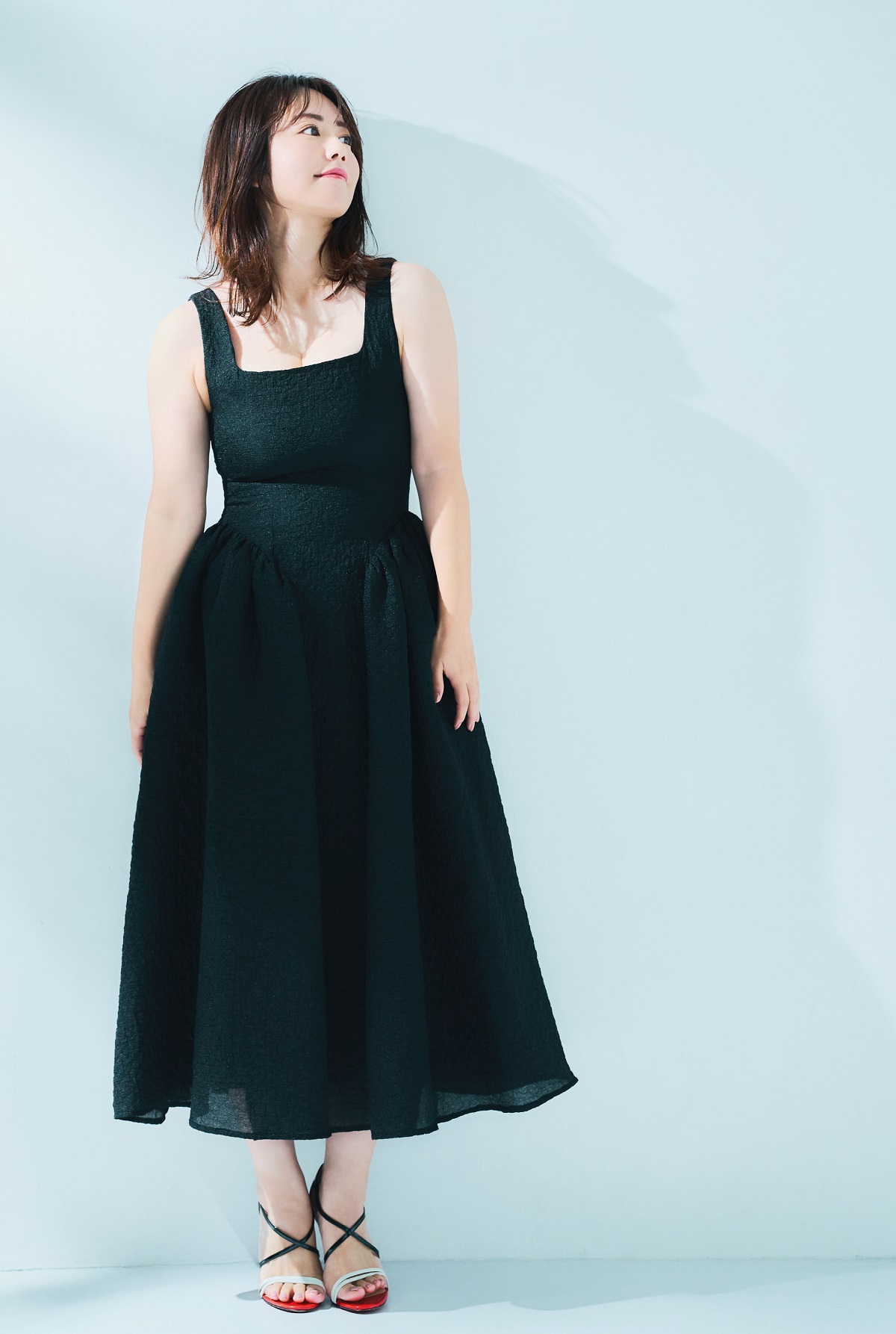 磯山さやか「マッサージによってキープしているふわふわの胸が自慢で自信になっている」 | ananニュース – マガジンハウス