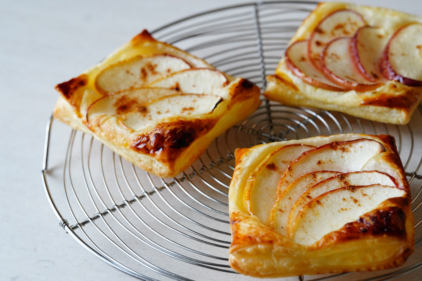 冷凍パイシートで作る簡単レシピ！ みんながハマる「絶品アップルパイ」 | ビューティー、ファッション、エンタメ、占い…最新情報を毎日更新 | ananweb