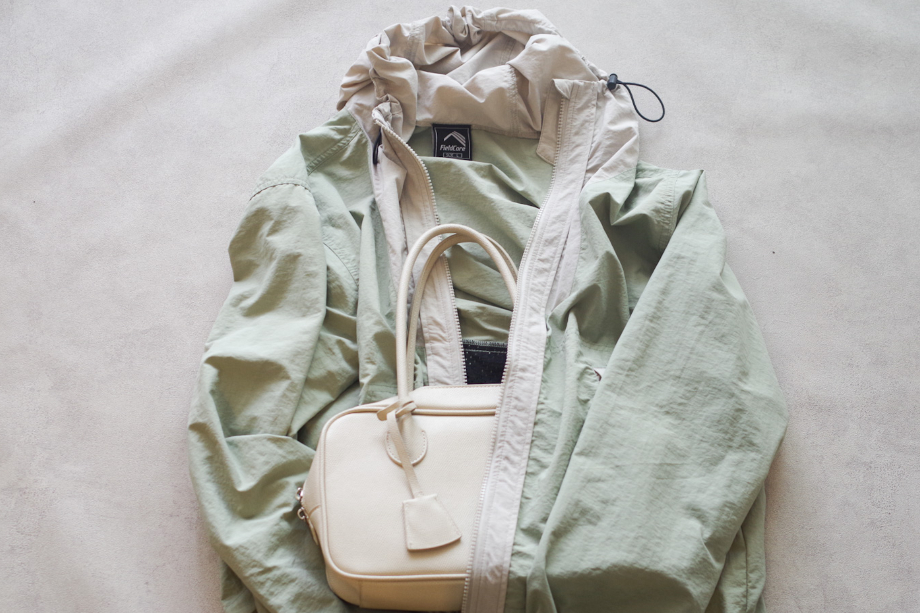 着て後悔しました… 40代ファッションライターが失敗した「梅雨のNGコーデ」とOKコーデのコツ – 文／桐生奈奈子 | Lifestyle | anan Beauty+